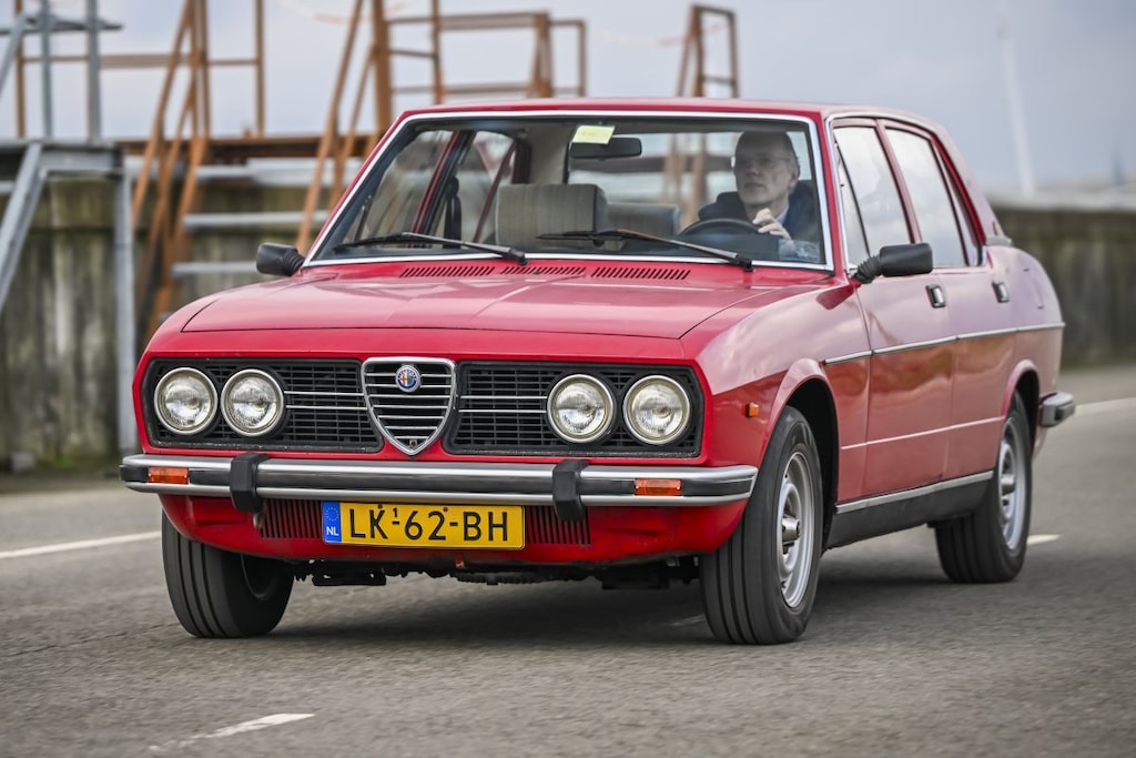 Deze klassieke Alfa Romeo kent bijna niemand en klinkt als een Volvo