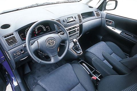 corolla verso 2002 interior