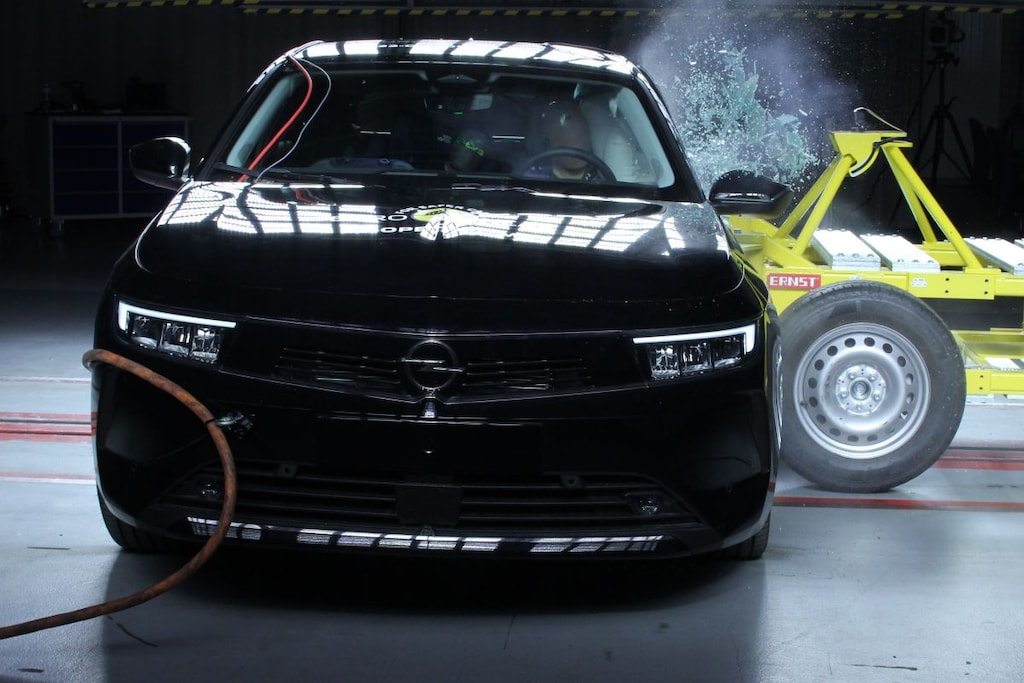 Vier Euro NCAP-sterren voor Peugeot 308 en Opel Astra - AutoWeek