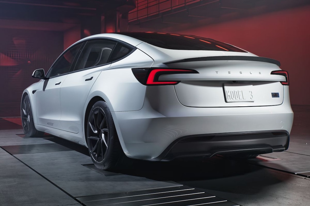 Tesla Model 3 nu ook als bloedsnelle Performance - AutoWeek
