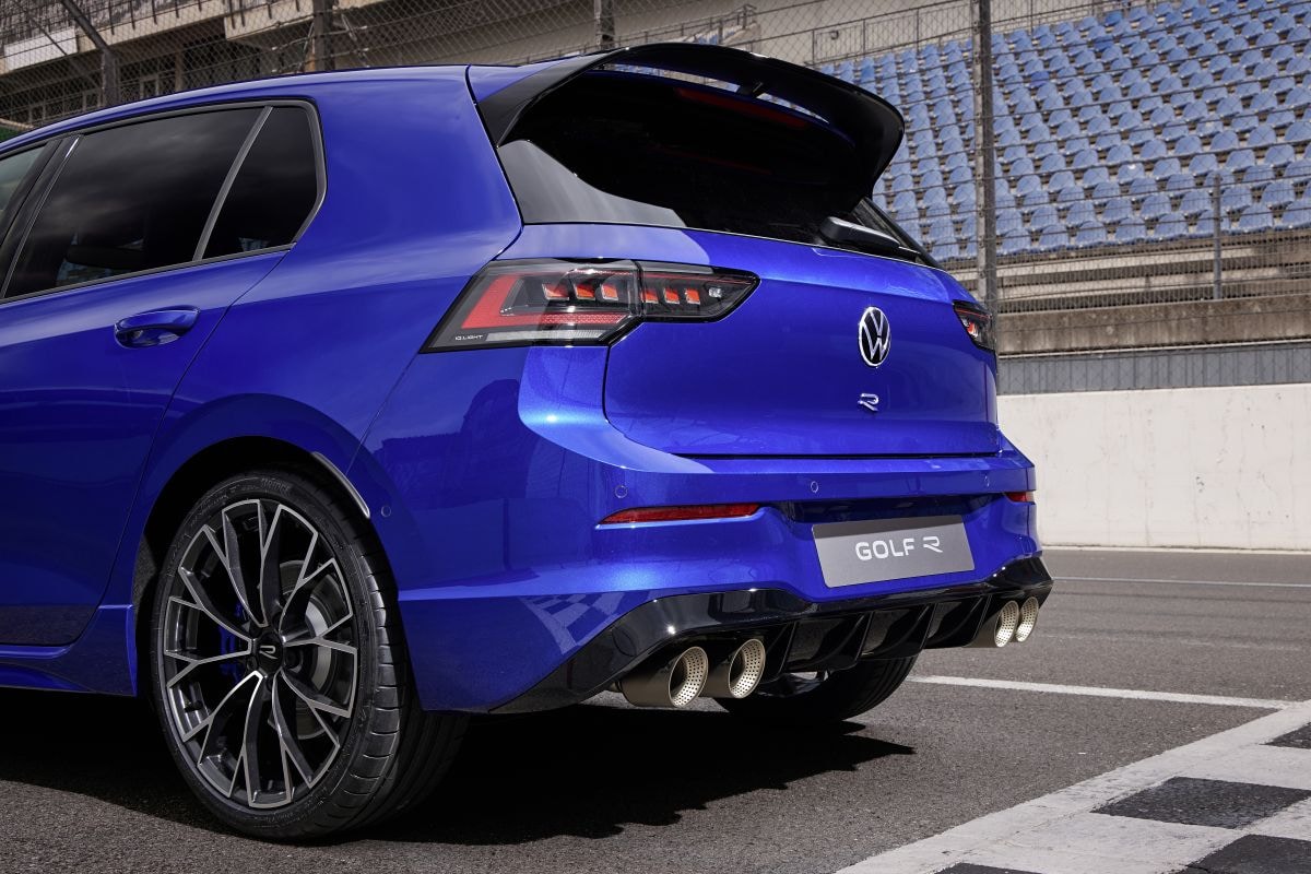 Volkswagen Golf R gefacelift en met 333 pk - AutoWeek